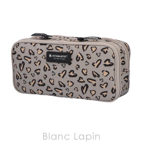 [ ブランド ] アルティザン ＆ アーティスト ARTISAN＆ARTIST[ 用途／種別 ] コスメポーチ/バッグ[ 分類 ] 国内正規品[ 原産国 ] 日本[ 商品区分 ] 雑貨[ 素材 ] 表：ポリエステル（撥水加工）/裏：ナイロン...