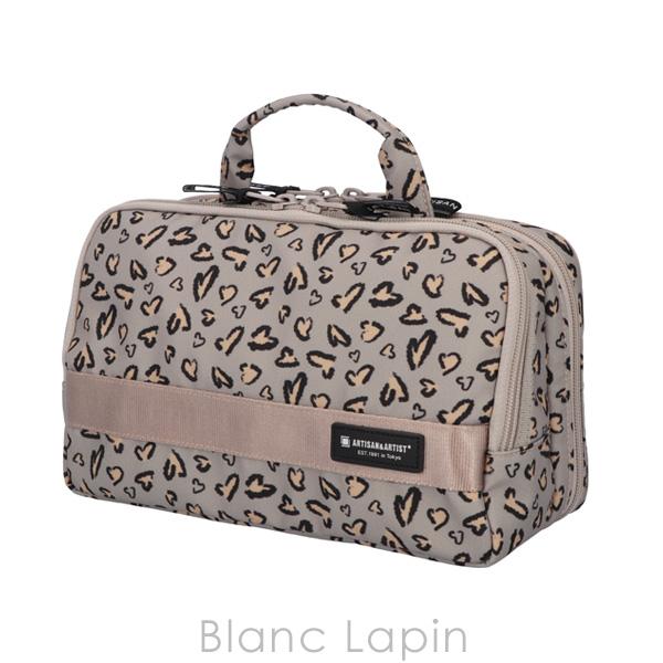 [ ブランド ] アルティザン ＆ アーティスト ARTISAN＆ARTIST[ 用途／種別 ] コスメポーチ/バッグ[ 分類 ] 国内正規品[ 原産国 ] 日本[ 商品区分 ] 雑貨[ 素材 ] 表：ポリエステル（撥水加工）/裏：ナイロン...