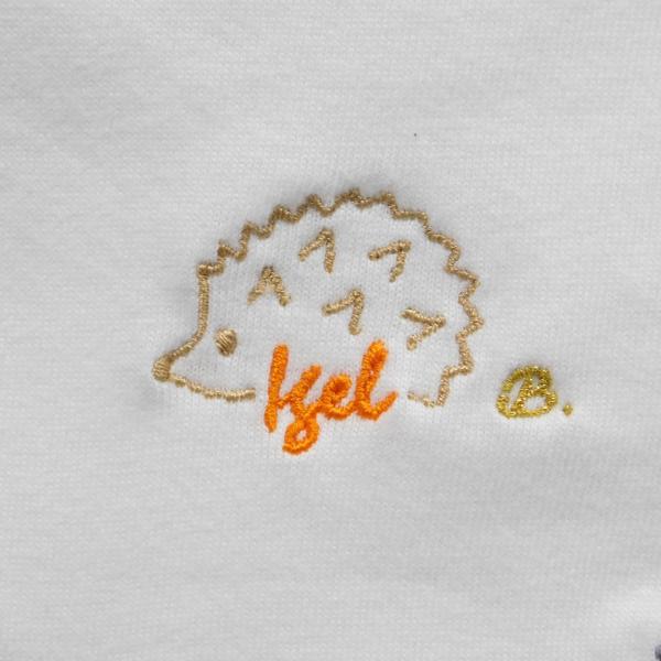 スウェットで先行発売しておりました『ハリネズミの「シルエットライン」』の刺繍入りＴシャツになります。スウェットの刺繍よりも少しコンパクトな「ワンポイント刺繍」になっております。「Igel」はドイツ語で「ハリネズミ」♪ヨーロッパでは「幸運のシ...