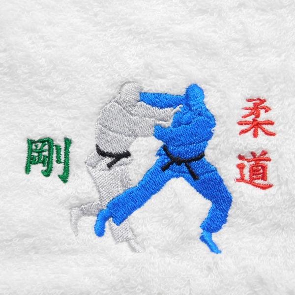 柔道をモチーフにしたオリジナルデザインとお名前を今治産フェイスタオルに刺繍致します。お名前刺繍入りなので、誕生日プレゼントや卒部の記念品などとしても活躍できるお品になります。使用するタオルは、世界的に評価された高品質な綿「サンホーキン綿」だ...