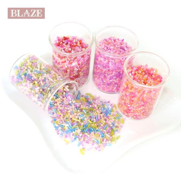 ▼商品詳細▼【カラー】Ａ＜ベリー＞・Ｂ＜ジェリー＞・Ｃ＜ローズ＞・D＜ハイドレンジア＞【サイズ】A・B　約2mm　C・D　約2mm＆約5mmミックス【入数】約50g【材質】ガラス【原産国】中国※未検品のため、つながっていたり、穴が開いていな...