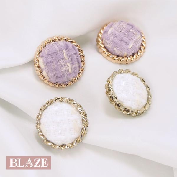 ▼商品詳細▼【デザイン】A＜ホワイト＞・B＜パープル＞【サイズ】直径：約22mm【入数】2個【材質】ポリエステル・ABS【原産国】中国【スタッフのコメント】ゴールドの縁取りが上品なツイード風ボタン。ボタンの付け替えや洋服などのリメイク、飾り...
