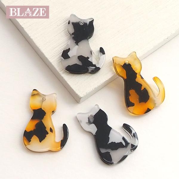 ▼商品詳細▼【デザイン】A＜ブラック＞・B＜ブラウン＞【サイズ】約2.4×1.6cm【入数】2個入り【材質】アクリル樹脂【原産国】中国【スタッフのコメント】マーブル模様がおしゃれなアクリル素材のチャームピアスやイヤリング、キーホルダー作りに...