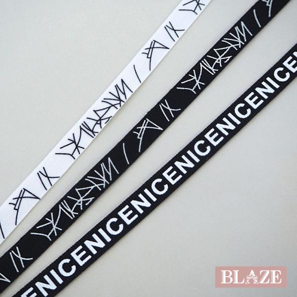 ▼商品詳細▼【デザイン】A＜デザイン/ホワイト＞・B＜デザイン/ブラック＞・C＜ロゴ/ブラック＞【サイズ】幅：約1cm　長さ：約100cm【材質】ポリエステル【原産国】中国▼全て約100cmカット済みのため繋がった状態での販売は不可となりま...