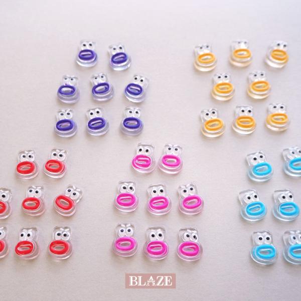 ▼商品詳細▼【デザイン】画像参照【サイズ】約11×8mm【入数】8個入り【材質】エポキシ樹脂【原産国】中国【スタッフのコメント】コミカルな顔とカラフルな色味がかわいい貼付けパーツネイルパーツとしてはもちろんレジン作品のワンポイントにもおすす...