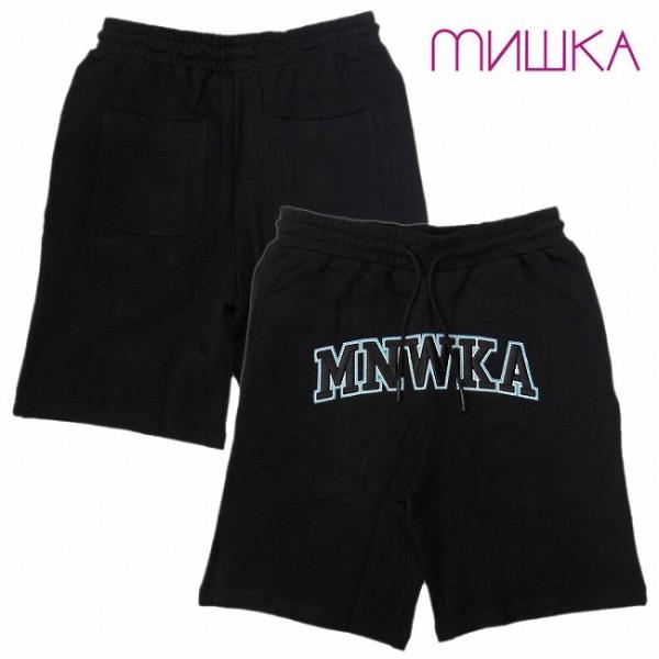 MISHKA ミシカ 通販正規店フロントにカレッジ風ロゴを刺繍ワッペンで大きく配置したスウェットショーツ！ウエストはゴム＋ドローコードで快適な履き心地です。両サイドとバックにポケットあり。素材COTTON・・・100％M・・・ウエスト80-...