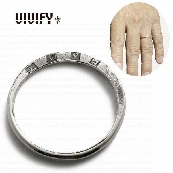＊こちらのアイテムは受注生産となります。＊付属でVIVIFYオリジナルの黒い巾着袋orBOXが付属します。VFR-147素材:ag925silver幅:トップ1mm/腕1.5mm厚さ:トップ2mm/腕1.5mmリング面積の半分をハンマーで潰...