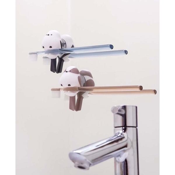 可愛らしいデザインで毎日の歯磨きを楽しく彩る歯ブラシホルダー。シマエナガとセキセイインコブルーの2種類展開で、愛らしいモチーフが魅力。吸盤付きで鏡やタイルに簡単に取り付けられるため、場所を選ばず使いやすい設計。2個セットなので家族で分けたり...