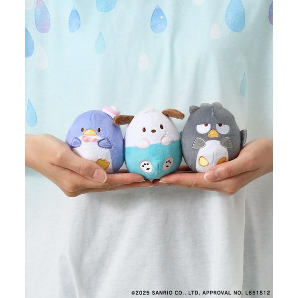 お手玉のようにコロンとした形がかわいらしいサンリオのぬいぐるみ。むにむにとした触感と、起き上がりこぼしのようにコロコロ揺れる姿に癒されます。どこに飾っても収まりのいいサイズ感。ポチャッコ・タキシードサム・バッドばつ丸の3種類です。サンリオキ...