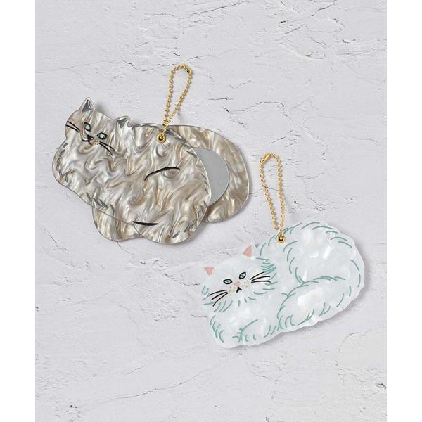 ヴィンテージな雰囲気がおしゃれなネコのダイカットミラー。べっ甲やマーブル模様が特徴の樹脂素材を使用。スライド式で簡単に開閉できるので、身だしなみやちょっとしたメイク直しなどにとっても便利です。ボールチェーンが付いているのでバッグやポーチなど...