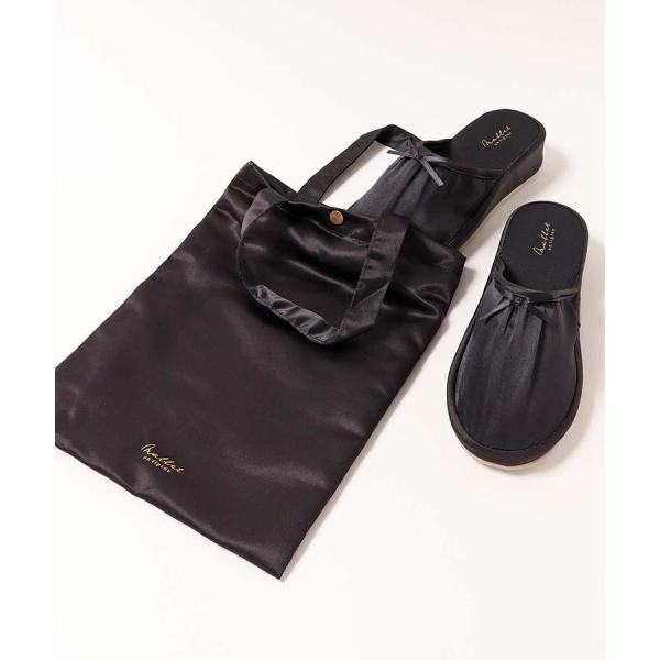 シンプルなデザインの携帯スリッパ。さりげなく上品に履けるヒールタイプ、歩きやすく安定感のある履き心地です。オフィスや学校行事、冠婚葬祭など様々なシーンで活躍するします。収納バッグ付きなので、外出先での履き替えもスマートにできます。※本品に付...