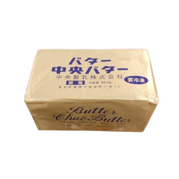 新鮮な生乳を使用した手作り風味の加塩バターです。昔ながらのチャーン製法により製造しており、なめらかで締まった食感が特長です。ゴールドの包装紙が目印です。商品名：中バター（加塩)材料名：生乳（国産）、食塩容量　：450ｇ保存方法：-18℃以下...
