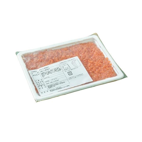 粒は小さいですが、ねっとりとした食感と濃い旨味が特徴で、何と言っても紅鮭のいくらは見た目も綺麗。いくら一粒一粒の色、食感、味に手間暇をかけ、食べた瞬間にプチッとする食感は最高です。皮が薄めなので、食して皮が残ることが少ないのも人気の理由です。　