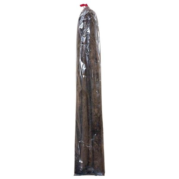 生産者：宮崎日向ファーム（宮崎県川南町）防除：農薬0回・化肥0回長さ約30cm、新ごぼうです。　　