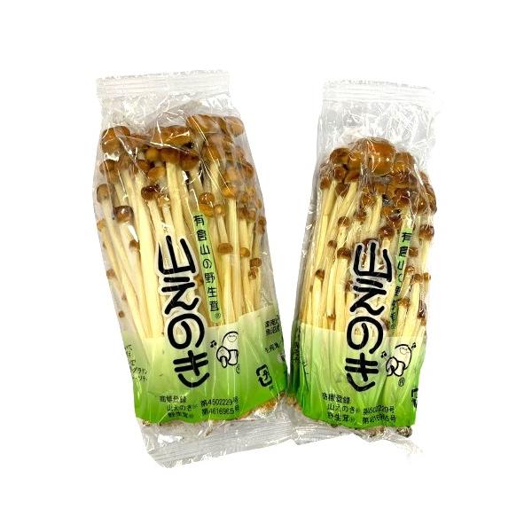 生産者：鹿渡きのこ組合（新潟県津南町）防除：農薬0回・化肥0回生産者の石澤さんが、山で見つけたとても香りの良いえのき茸の菌を採取してきて、施設にて菌床栽培したものです。ブラウンえのきとも、もちろんホワイトえのきとも異なる、大変香りがよくて味...