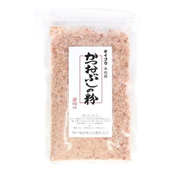 [ 商品説明 ]本枯節『花くらべ』を造る時に必ず出る粉です。粉らしく濃厚な味が身上です。一番二番だしはもちろん、使い方はいろいろです。納豆、お好み焼、おにぎり、ふりかけなど。ぬか床、カレーのかくし味にもどうぞ。短時間でしっかりとしたダシが出...