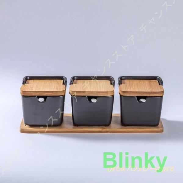 商品の説明素材：セラミックス+竹蓋サイズ（200ml）：約9×5.5cmAトレイ：約20×10cmBトレイ：約30×10cmA=2個、B=3個（2個）/色：ブラック/ホワイト小さなスプーン片手操作ふたをひっくり返して味わう竹トレイー、収納便...