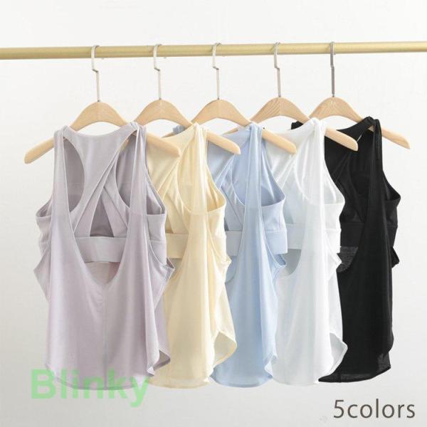 商号4213ホットヨガにおすすめ！ロング丈スポーツブラ付きヨガウェア。大きく背中を露出させたタンクとバッククロスデザインのスポーツブラの一体型フィットネスス。弧を描くソフトなラインの長めの着丈にゆったりとしたフィット感のタンクはサイドもざっ...