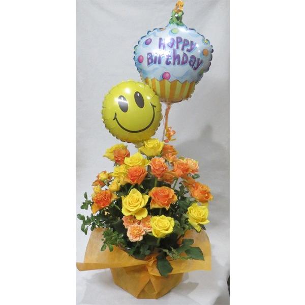 バルーンの変更は無料で承ります。（同じバルーン2個でなくても大丈夫です。）御用途：お誕生日・合格・記念日・出産祝い・お見舞い・各種お祝い　花材：バラ　グリーンサイズ：お花　高さ：約45cm/横約30cm　バルーン　の変更承ります。ご注意！空...