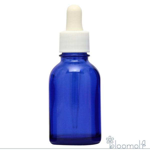 日本で作られた安心のトリートメントボトル。 タイプはスプレーとスポットタイプの二種類をご用意。 色はブルー、グリーン、ブラウンの3色、お部屋はエッセンスの種類や制作時期などによってカラーを変えるのもオススメ。 サイズはスポイトタイプが10m...