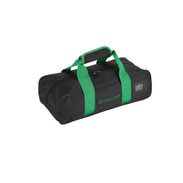 【商品概要】世界のトップブランドとして、最高の品質と信頼のスタンドメーカー『ケーニッヒ&amp;マイヤー(Konig&amp;Meyer)』。サクソフォンスタンド(14300)や折りたたみ式譜面台(101)などをまとめて持ち運び可能な丈夫な...