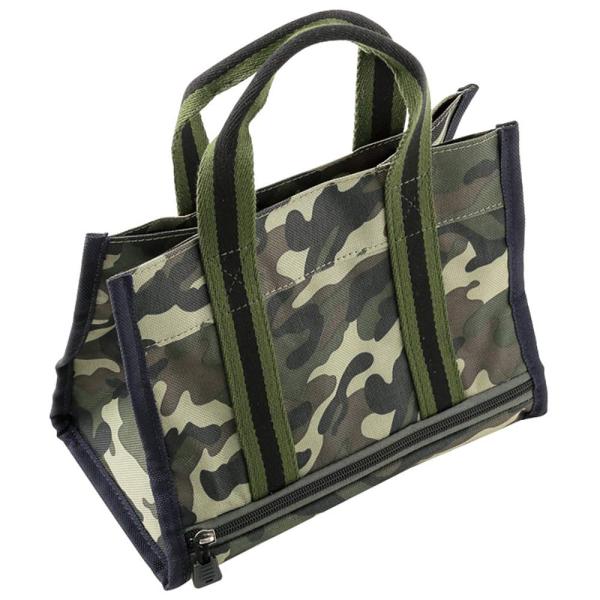 【商品概要】ラウンドで使う小物をまとめて収納できるミニトート底部には保冷ポケット付きで、500mlペットボトルが2本入ります!ファスナー付きポケットで散らばる小物も楽々仕分け!色:迷彩サイズ:【幅】約25.5cm、【奥行き】約15cm、【高...