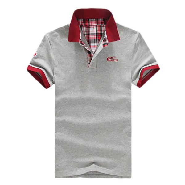 【商品概要】[Detail]さらりと通気性の良い生地にオシャレな襟元がワンポイントのメンズカジュアルポロシャツ。普段のプライベートシーンからゴルフ、簡易スポーツ、ウォーキング、散歩など多岐に渡りお使いいただけます。カラーは黒色、白色、灰色、...