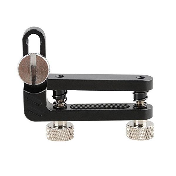 【商品概要】汎用HDMIケーブルロックとして、HDMIのケーブルをぶつけられるや壊されることから有効に避ける設備です。1/4''-20ネジ穴を利用することで、ケージ側、ベースプレートなど様々な撮影器材に固定できます。適用：プロなHDMIケー...