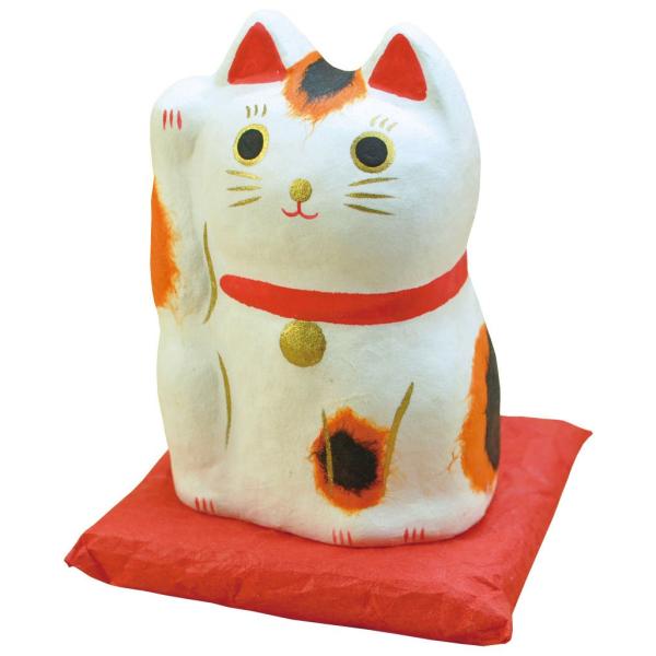 【商品概要】本体サイズ:約7.8×7.3×高さ11.5cm、座布団/約幅10×約7.8×7.3×高さ11.5cm10×高さ1.5cm素材・材質:紙生産国:ベトナム【商品説明】説明マトリョーシカのように入れ子になった招き猫一番大きな招き猫は座...