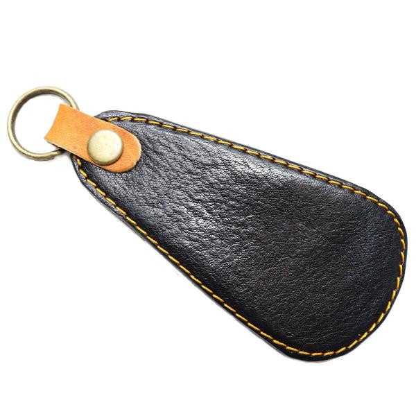 【商品概要】?【　わがままを叶えた、鉄の芯入り・本革 携帯用 靴ベラ　】鉄製だとカラカラ音がね気になる・・・革製だとフニャフニャなの・・・そんな悩みがある方にお勧めです！?【　素材：牛革　】丈夫な革の素材を生かした、しっかりとした作りです。...