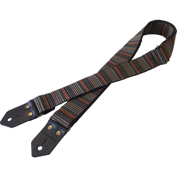 【商品概要】SpiceNoteとベルギーの老舗織物メーカー『Gevaert』(ゲバルト)がコラボレーション複数カラーの糸を特殊な技法で織り込んだボーダーパターンを採用素材:40mm Gevaert全長:800mm~1430mmメーカー側の意...