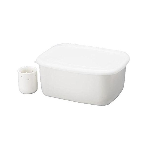 【商品概要】サイズ:幅24.5×奥行18.5×高さ10.5cm素材・材質:表面加工=ほうろう 本体=ほうろう用鋼板 フタ=ポリエチレン 水取器=陶器生産国:中国セット内容・付属品:水取器付【商品説明】説明酸、塩分に強く、臭い移りや色移りしに...