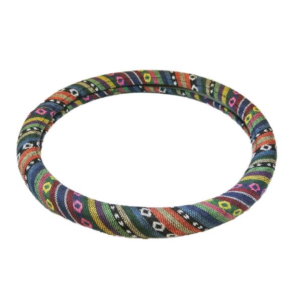 【商品概要】エスニック風のカラフルな色が人目を引く、お洒落なハンドルカバーです。女性はもちろん男性にも人気です。運転席を鮮やかな色で個性的に演出します。普段の街乗り、ロングドライブのお供にどうぞ。【サイズ】Ｌサイズ　40cm。【商品説明】エ...