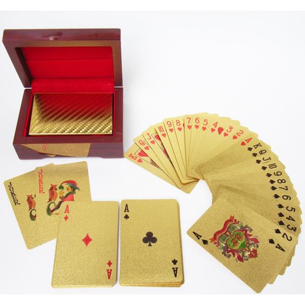 【商品概要】専用 ケース 付 純金風 ゴールド 金色 トランプ カード ゲーム プラスチック製 ババ抜き ポーカー マジック 手品 キャラクター表も裏もゴールド一色でインパクト抜群！ ちょっぴり贅沢な気持ちで遊んでみてください。豪華な専用ケ...