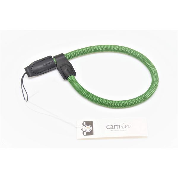 【商品概要】ストラップの一部に牛革を使用した高級感溢れるハンドストラップです。ストラップはナイロン素材です。※カメラは付属致しません。ストラップのみでございます。【商品説明】説明材質：牛革/ナイロン色：オリーブ【商品詳細】ブランド：カムイン...