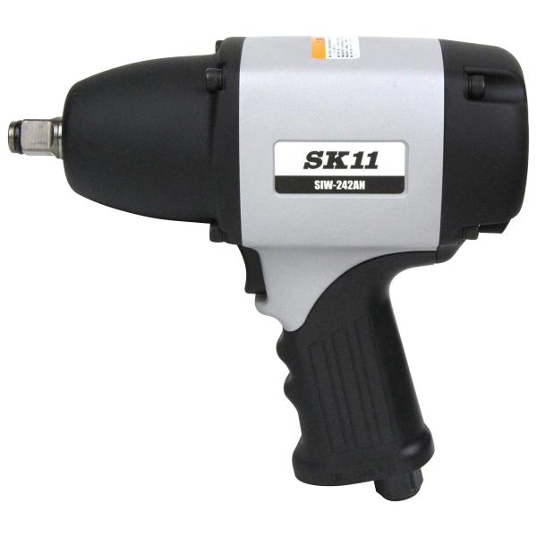 【商品概要】用途:自動車等のタイヤ交換、整備、解体作業本体サイズ:(約)幅200×高さ194×奥行72mm本体重量:2.57kg差込角:12.7mm(1/2sq)最高使用圧力:0.6MPa【商品説明】【商品詳細】ブランド：SK11(エスケー...