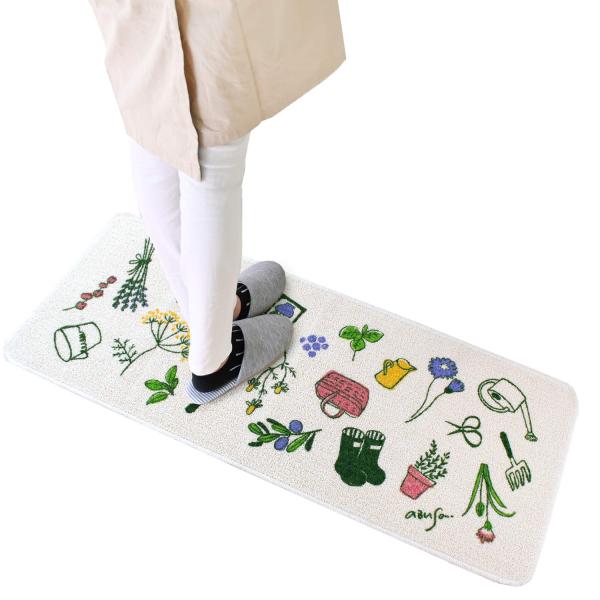 【商品概要】サイズ:約45cm×120cm(マットの高さ 約4mm)素材:綿・ポリエステル・アクリル・レーヨン・その他裏面すべり止め加工生産国:日本「カントリースケッチ」を連載しているイラストレーターの助野 梓さんによるデザインの顔料プリン...