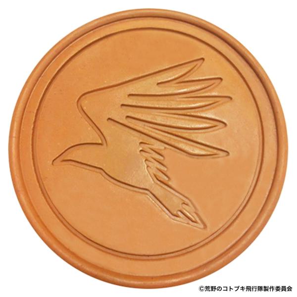 【商品概要】主人公のキリエの隼一型に描かれた、キャラクターを象徴するマークをデザイン全長約9.5cm赤瓦を使用したコースター吸水性に優れ、また自然乾燥で何度も使用可能。1度に約20mlの水滴を吸収。キリエのパーソナルマークのデザインが彫りで...