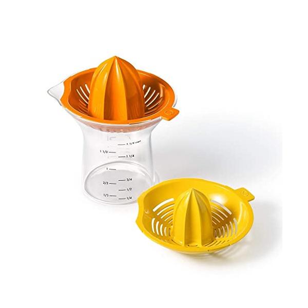 【商品概要】サイズ：13.2D x 14.5W x 21.6H cm容量：350ｍｌいろいろなサイズの柑橘類に便利なジューサー柑橘類のサイズにあわせて選べるジューサー2種類種や余分な皮などが混ざらないストレーナー仕様注ぎやすい本体の形状計量...