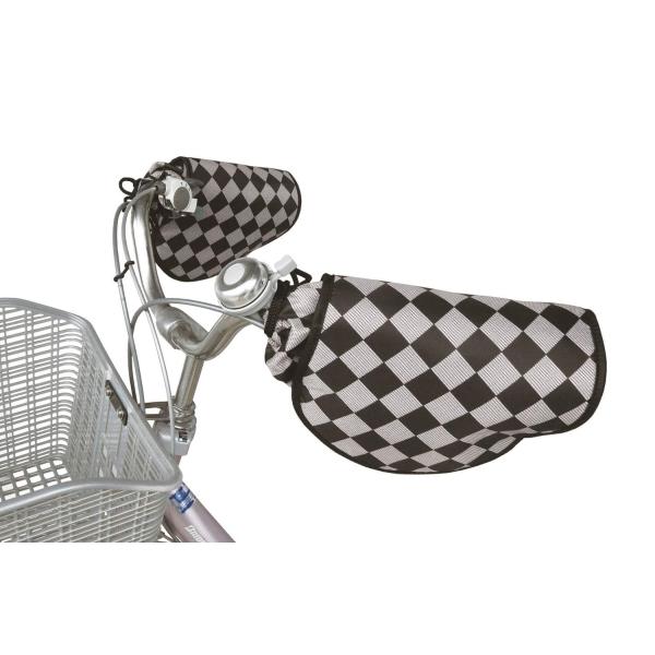 【商品概要】サイズ：約215mm×320mm　カラー：黒・グレー　チェック柄材質：(表)ポリエステル（はっ水加工）、(保温材)ウレタンフォーム、ポリエステル（フリース）内側は全面ウレタン、フリース張りで保温性に優れています。はっ水加工ですが...