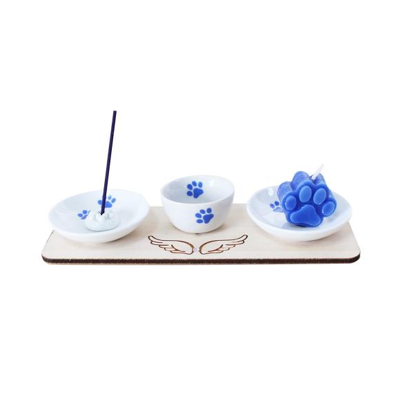 【商品概要】ペットのプリント入りの陶器仏具セットに合う、オリジナル設計の木製デザインプレートを制作しました。天然木そのままの素材を生かした風合いを楽しめる商品です。あの子の生前のフードボールのように。いつも身近に感じて、沢山ご供養してあげて...