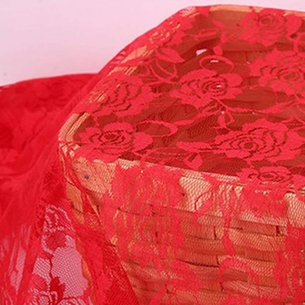 【商品概要】さらりと肌触りの良いレース 生地 　カラー:レッド(赤色)　長さ:約2m×幅1.5m 重量:約150g (1m2約50g) 素材：ポリエステル ※手動計測の為長さに±数cmの誤差が有ります。薔薇 柄で大人っぽく可愛らしい、繊細な...