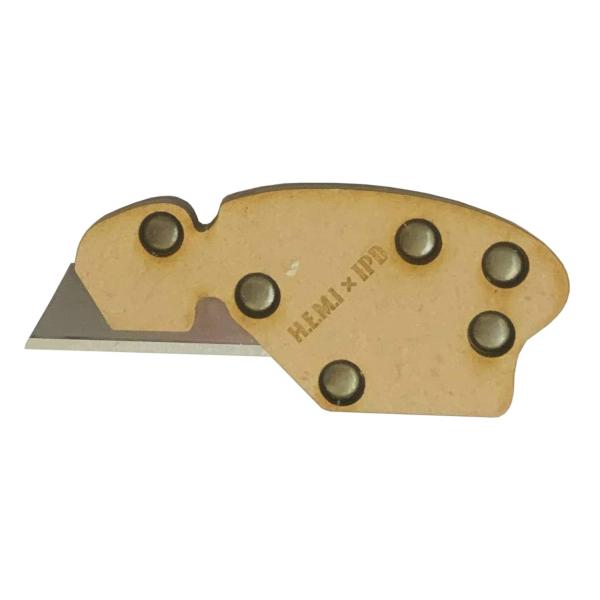 【商品概要】メーカー希望小売価格2400円(税抜)ホビー用工具本体サイズ(刃を含む):約W82.5mm×D9.2mm×H33.6mm刃幅:約41mm×厚み約0.6mmプラスチックやレジンの成型物の面だし、整面に使用ゲート処理(ヤスリ掛けした...