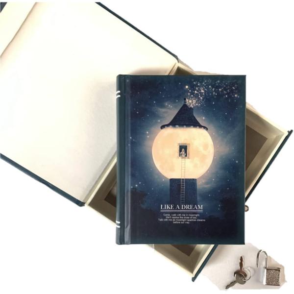 【商品概要】【カラー】灯台【サイズ】箱：約16.5×13×3.5cm ノート：約14.0×10.5×2cm 128ページ【特徴】箱付き鍵付きで大切なノートを保管・保護できます。頑丈でしっかりした外箱ですので、中身を傷つけることなく、耐久性有...