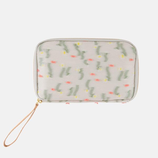 【商品概要】サイズ:約130mm×215mm×25mm主な素材:(表側)綿、ポリエステル (内側)ポリエステル (引き手)革色:マキノコレクション/DreamingGarden原産国:中国【商品説明】【商品詳細】ブランド：ほぼ日商品種別：フ...