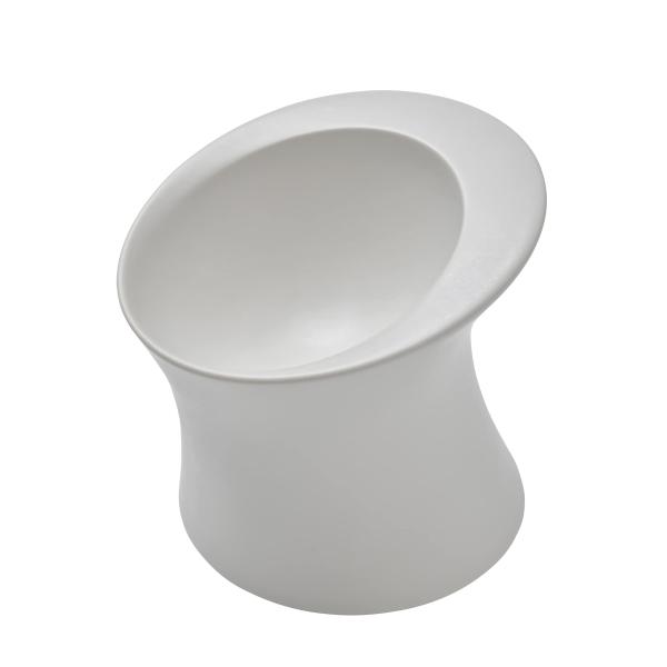 【商品概要】食器に角度や高さをつけることで、口から胃まで通りやすい姿勢を確保できます。日本製の美濃焼陶器になります。食器サイズ（幅×奥行×高さ）約W14.7×D12.9×H14.3cm安定感のある重さで、食事中に食器がずれにくくなっています...