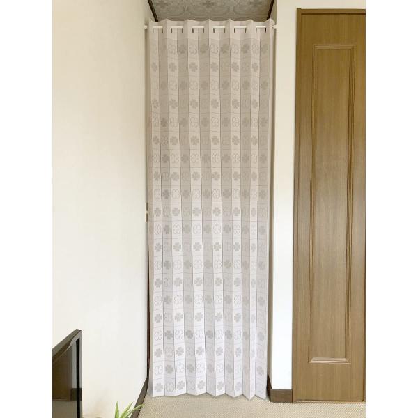 【商品概要】商品サイズ：最大（約） 幅100×丈220cm　カーテンフック付　生産国：日本製（桐生市）　　素材：ポリエステル100％（レース編生地）リビング キッチン 階段 ドア 玄関 廊下等の間仕切り、目隠しカーテンとして冷暖房効率をアッ...