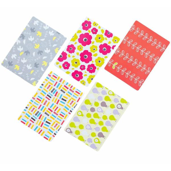 【商品概要】北欧風デザインのカラフルなランチョンマット5枚セット。異なるデザインの5柄がセット。気分に応じて使い分け。プラスチック素材なので、汚れてもサッと拭き取ることが可能。水滴もしみ込めません。お手入れが簡単なので、食べこぼしの多い子供...