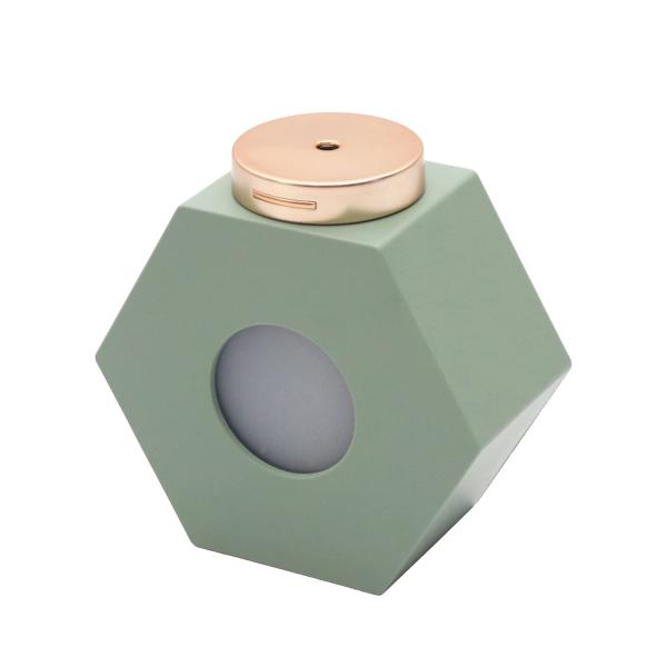 【商品概要】傾けて角度を変えられるコンパクト加湿器。最大稼働時間約14時間。就寝時にもおすすめです。水溶性アロマオイル対応なので、加湿しながら香りを楽しむことができます。内部タンクに抗菌素材を使用しているので、安心してお使いいただけます。U...