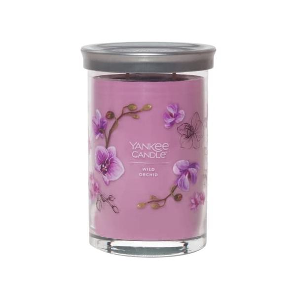 【商品概要】ヤンキーキャンドルから人気急上昇の植物性原料（ソイワックス）をブレンドしたシグネチャーコレクションです。香りが広がりやすい2本芯タイプです。香りを長時間楽しめます。フタもキャンドルのベ−スになります。燃焼時間は約60〜100時間...